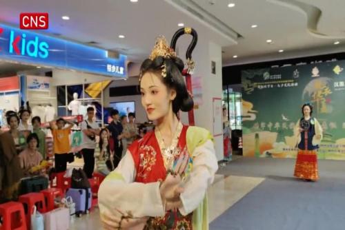 Hanfu model competition promotes traditional Chinese costumes